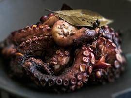 Octopus with red wine